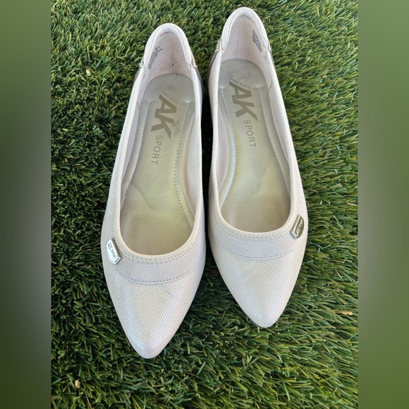 Anne Klein | Shoes | Anne Klein Cream Minimalist Flats 9m | Poshmark
